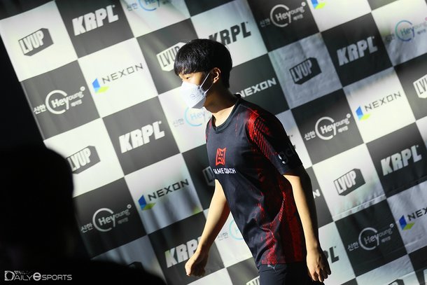 [포토] '리미트' 최림, KRPL 시즌1 결승 무대 입장 : 네이트 스포츠