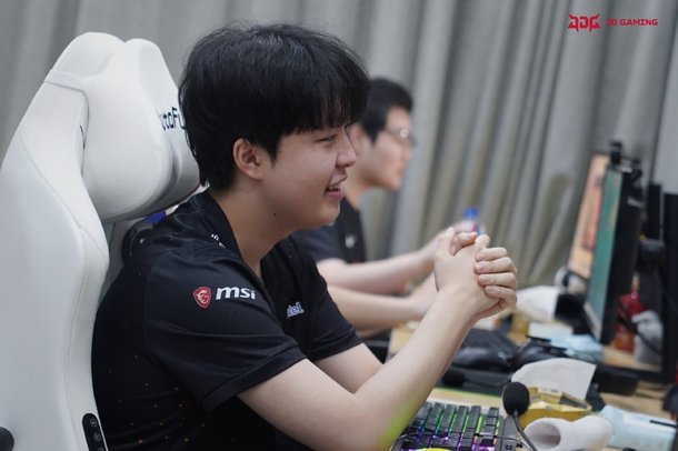 [LPL] 4연승 질주한 JDG, V5 제치고 단독 선두(종합) : 네이트 스포츠