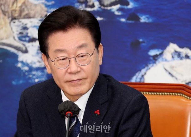 성남fc 의혹 이재명 성남지청 도착해…지지자들과 악수하며 포토라인 이동 네이트 뉴스