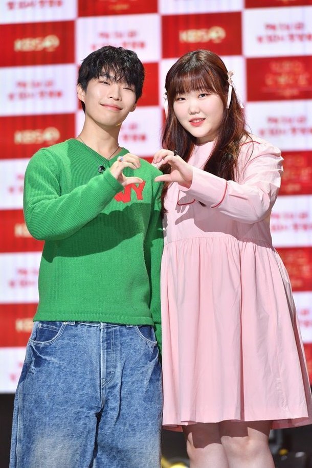 '최초 2MC·최연소 MC' 악뮤, '오날오밤'과 함께 일으킬 '시너지' [D:현장] : 네이트 연예