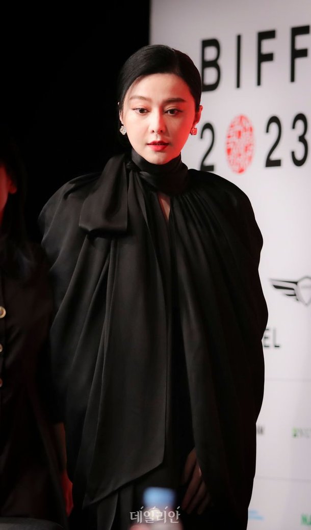 판빙빙, 등장부터 남다르다[28th BIFF] : 네이트 연예