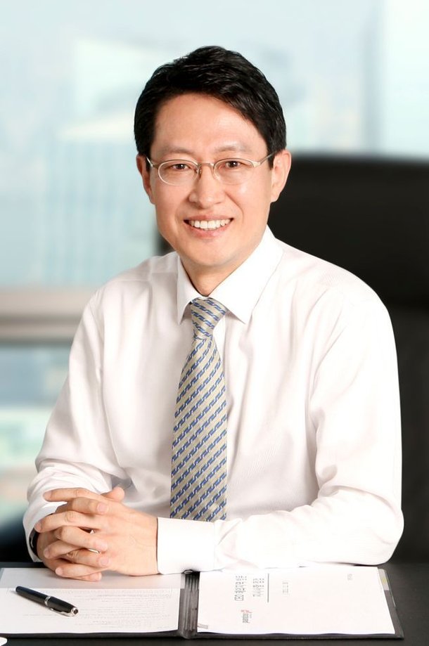 HMM 새 수장 최원혁, SK해운 인수·민영화 사이 '전략 시험대' : 네이트 뉴스