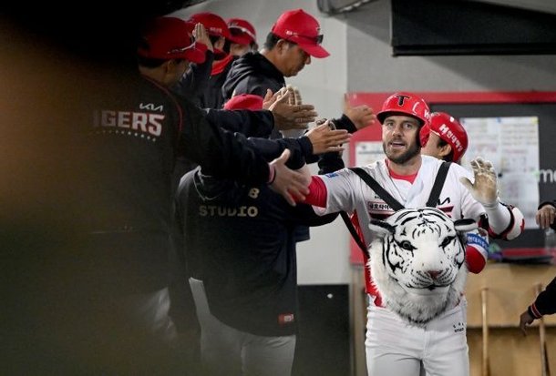 'MLB 88홈런' KIA 위즈덤, 드디어 돌아왔다…최원준도 합류 : 네이트 스포츠