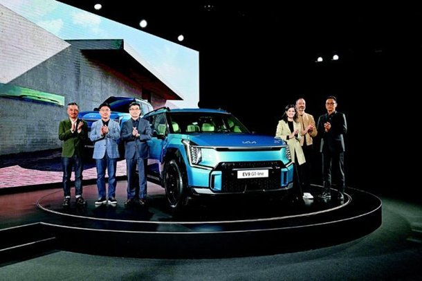 1회 충전에 500km 달린다…기아, 대형 전기 SUV 'EV9' 공개 : 네이트 뉴스