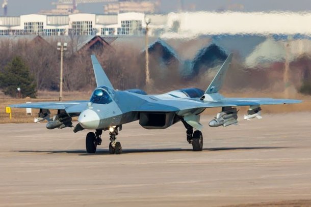 러시아 Su-57, 내부무장창 첫 공개…F-22 겨냥한 스텔스 기술 과시 : 네이트 뉴스