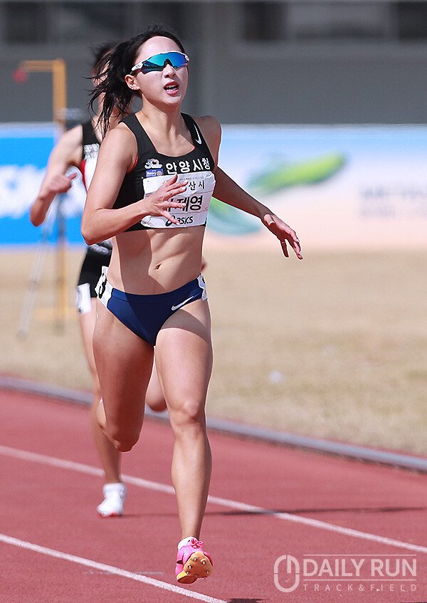 '여자 400m 새로운 신성' 하제영, 시즌 첫 대회 깜짝 우승하며 환호! : 네이트 스포츠