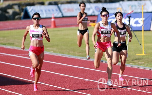 'PB 갈아치웠다' 창원시청 김서윤, 55초 73으로 전국실업단대항 女 400m 우승 [실업단대항 1일차] : 네이트 스포츠