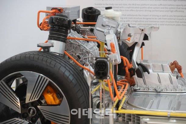 [포토]e-트론에 적용된 전기차 플랫폼 'MLB EVO' : 네이트 뉴스