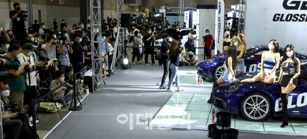 [포토]인파로 북적이는 '2022 오토살롱위크(AUTO SALON WEEK)' : 네이트 뉴스