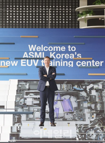 [단독]"ASML 코리아, 성장하려면 인재확보 중요…10년간 1500명 투입" : 네이트 뉴스