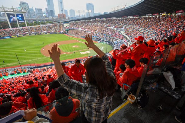 KBO, CJ ENM과 유무선 중계권 재계약 합의 : 네이트 스포츠