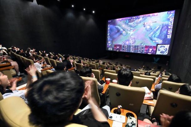 KT, e스포츠 팬들 CVG로 모여라…단체 관람 '뷰잉파티 with Y' 개최 : 네이트 뉴스