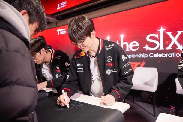 SKT, 'SKT x T1 우승 기념 팬 감사 이벤트' 성료…27만명 응모해 : 네이트 뉴스