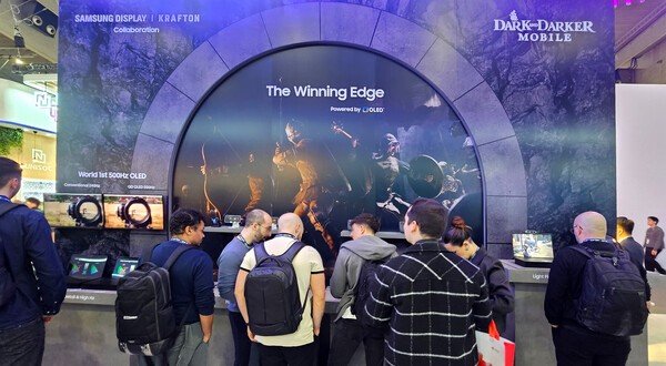 [MWC '25] "삼성 OLED로 크래프톤 '다크앤다커 모바일' 즐긴다" : 네이트 뉴스