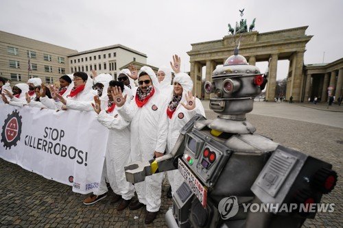 GERMANY PROTEST WEAPONS ROBOTS : 네이트 뉴스