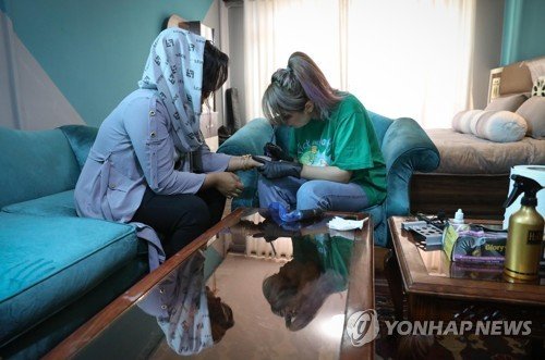 AFGHANISTAN FEMALE TATTOO ARTIST : 네이트 뉴스