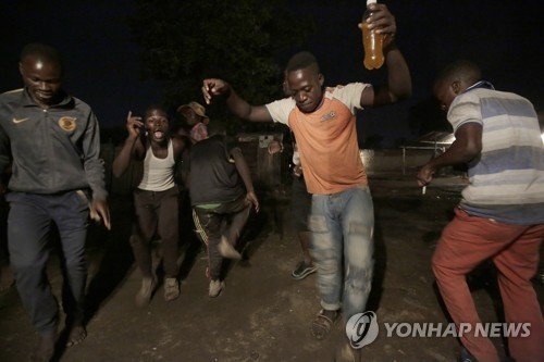 ZIMBABWE NEW YEAR CELEBRATIONS : 네이트 뉴스