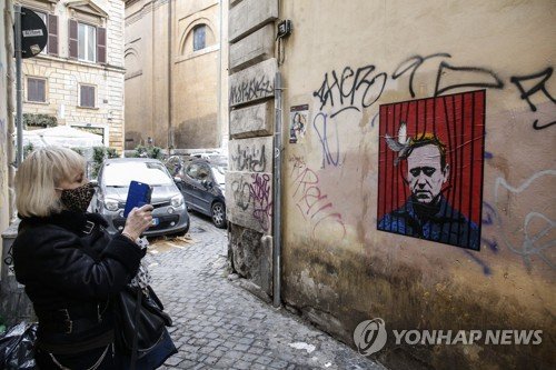 ITALY STREET ART ALEXEI NAVALNY : 네이트 뉴스