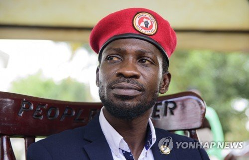 UGANDA BOBI WINE HOUSE ARREST ENDS : 네이트 뉴스