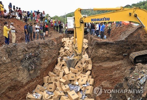 EAST TIMOR CRIME ILLEGAL CIGARETTES DESTRUCTION : 네이트 뉴스