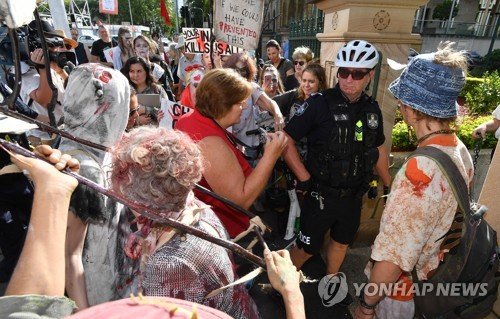 AUSTRALIA ENVIRONMENTAL POLITICS ZOMBIE PROTEST : 네이트 뉴스