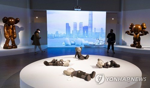 USA NEW YORK KAWS EXHIBIT : 네이트 뉴스