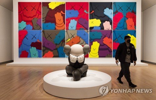 USA NEW YORK KAWS EXHIBIT : 네이트 뉴스