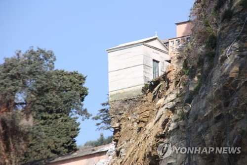 ITALY CEMETERY COLLAPSE : 네이트 뉴스