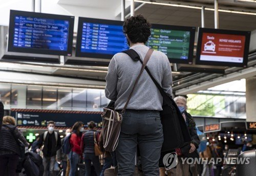 FRANCE PARIS EXODUS LOCKDOWN : 네이트 뉴스