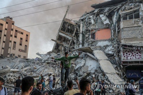 MIDEAST ISRAEL PALESTINIAN ISRAELI STRIKE AL-SHOROUQ BUILDING : 네이트 뉴스