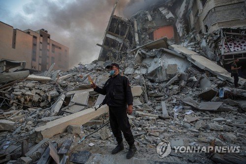 MIDEAST ISRAEL PALESTINIAN ISRAELI STRIKE AL-SHOROUQ BUILDING : 네이트 뉴스
