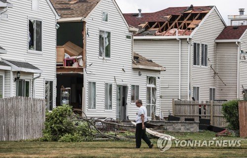 USA WEATHER NAPERVILLE TORNADO DAMAGE : 네이트 뉴스