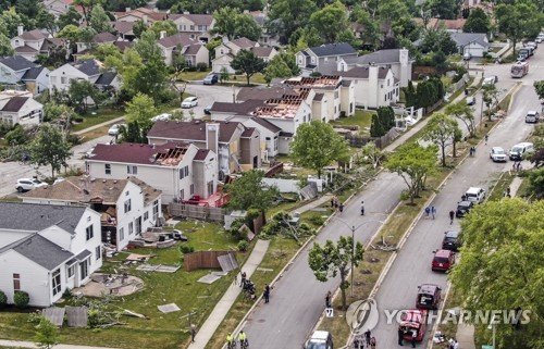 USA WEATHER NAPERVILLE TORNADO DAMAGE : 네이트 뉴스