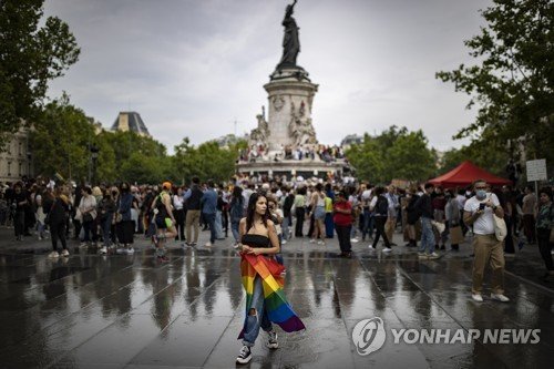 FRANCE PARIS LGBTQ PRIDE PARADE : 네이트 뉴스