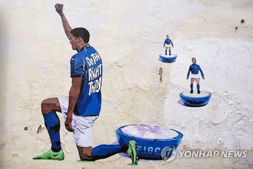 ITALY STREET ART SOCCER RACISM : 네이트 뉴스