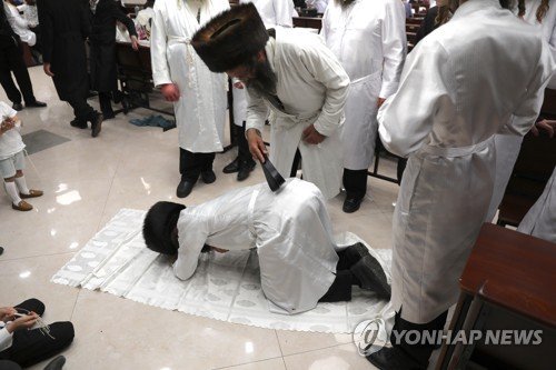 MIDEAST ISRAEL BELIEF YOM KIPPUR : 네이트 뉴스