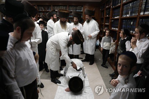 MIDEAST ISRAEL BELIEF YOM KIPPUR : 네이트 뉴스