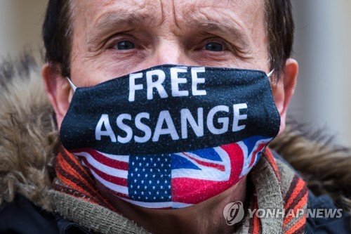 epaselect BRITAIN PROTEST JULIAN ASSANGE : 네이트 뉴스