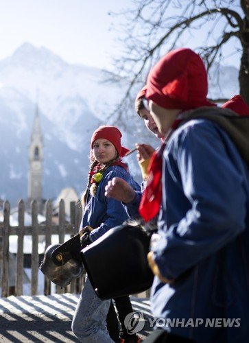 SWITZERLAND TRADITIONS CHALANDAMARZ : 네이트 뉴스