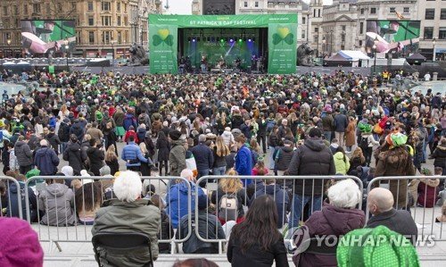 BRITAIN ST PATRICKS DAY PARADE : 네이트 뉴스