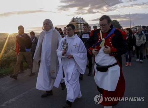 BELGIUM SAINTE ROLANDE PROCESSION : 네이트 뉴스