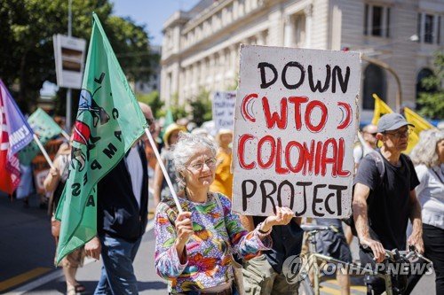 SWITZERLAND WTO PROTEST : 네이트 뉴스