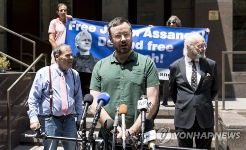 USA NEW YORK ASSANGE FAMILY PRESS CONFERENCE : 네이트 뉴스