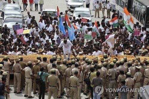 INDIA PROTEST GANDHI : 네이트 뉴스