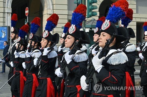 ITALY 200TH ANNIVERSARY CARABINIERI TRAINING SCHOOL : 네이트 뉴스