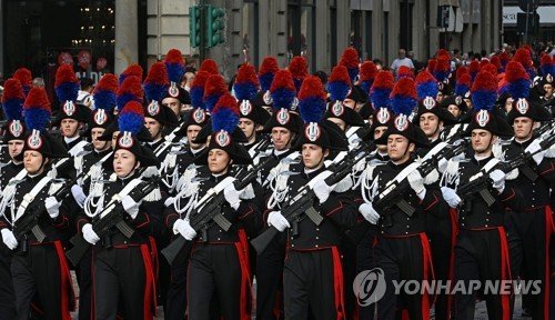 ITALY 200TH ANNIVERSARY CARABINIERI TRAINING SCHOOL : 네이트 뉴스