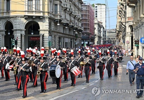 ITALY 200TH ANNIVERSARY CARABINIERI TRAINING SCHOOL : 네이트 뉴스