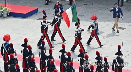 ITALY 200TH ANNIVERSARY CARABINIERI TRAINING SCHOOL : 네이트 뉴스