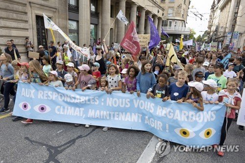 SWITZERLAND CLIMATE MARCH : 네이트 뉴스