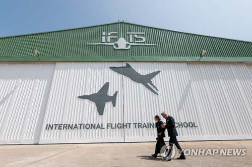 ITALY FLIGHT TRAINING SCHOOL : 네이트 뉴스